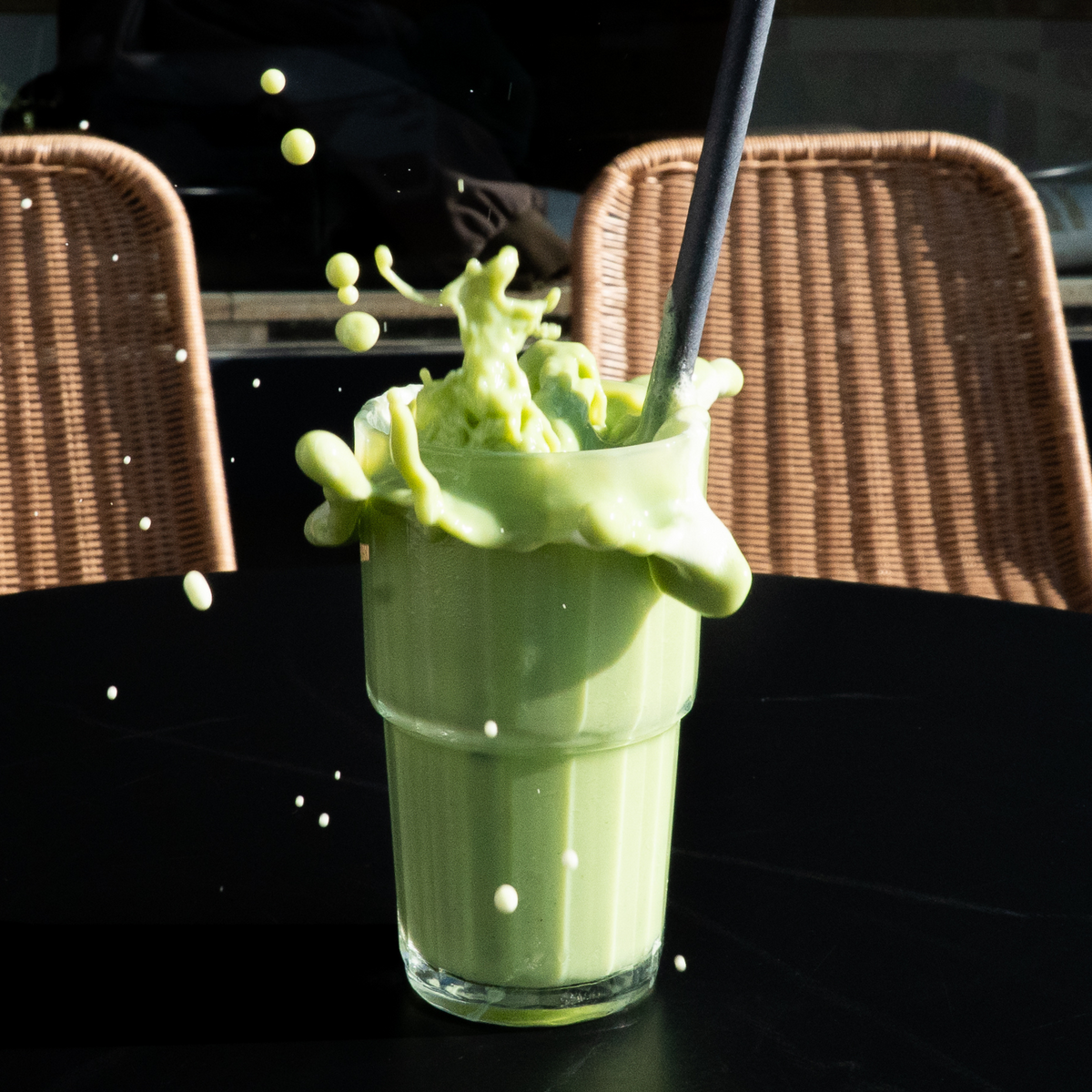 Iced Matcha Latte Frappé – Eiskalte, cremige Erfrischung in Grün ...